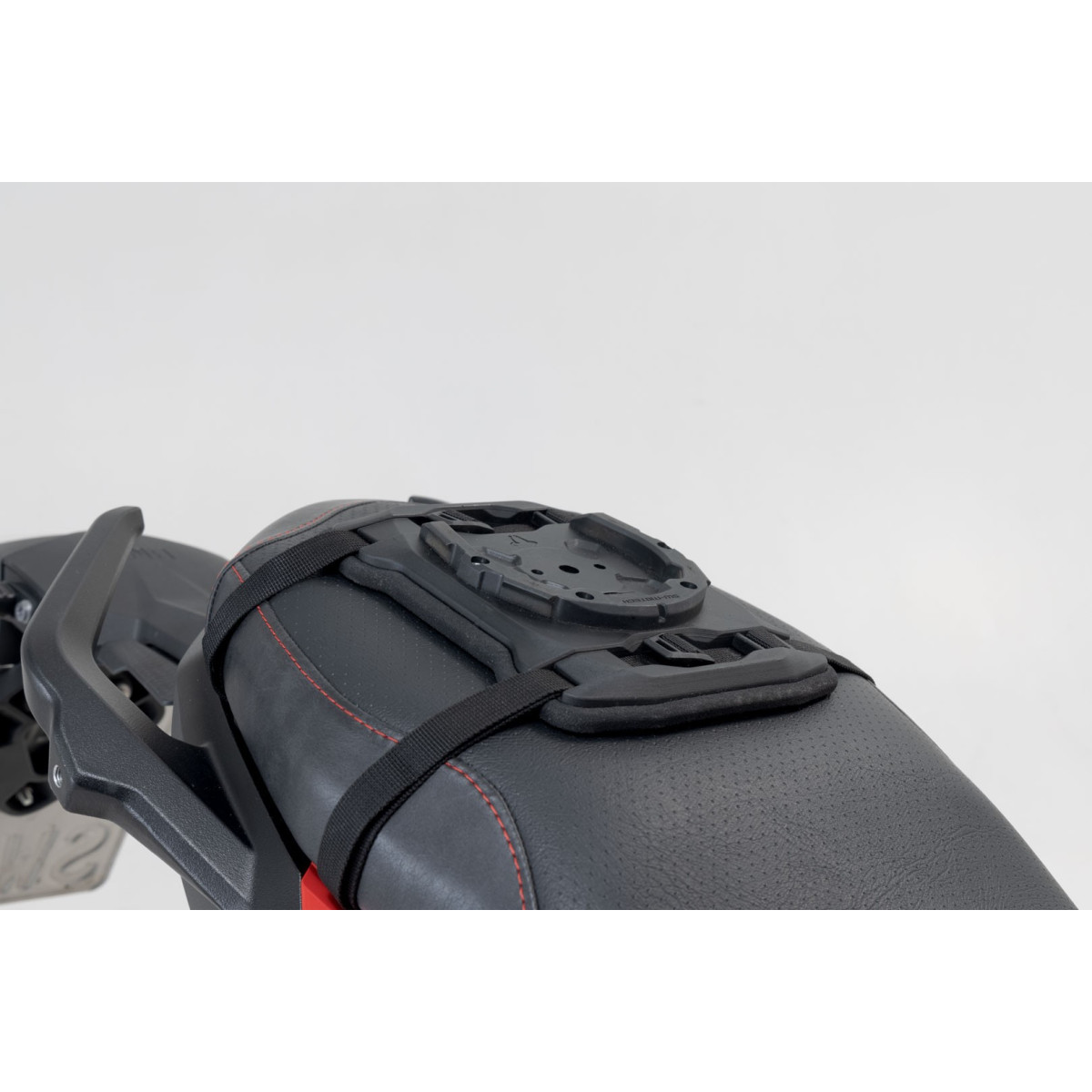 Anneau de siège PRO SW-Motech Noir pour fixation sur le siège passager ...